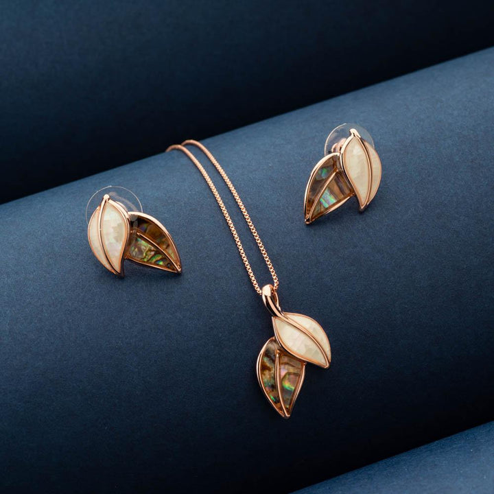 Pendant Sets For 7 Types of Weddings - Blingvine Style Guide